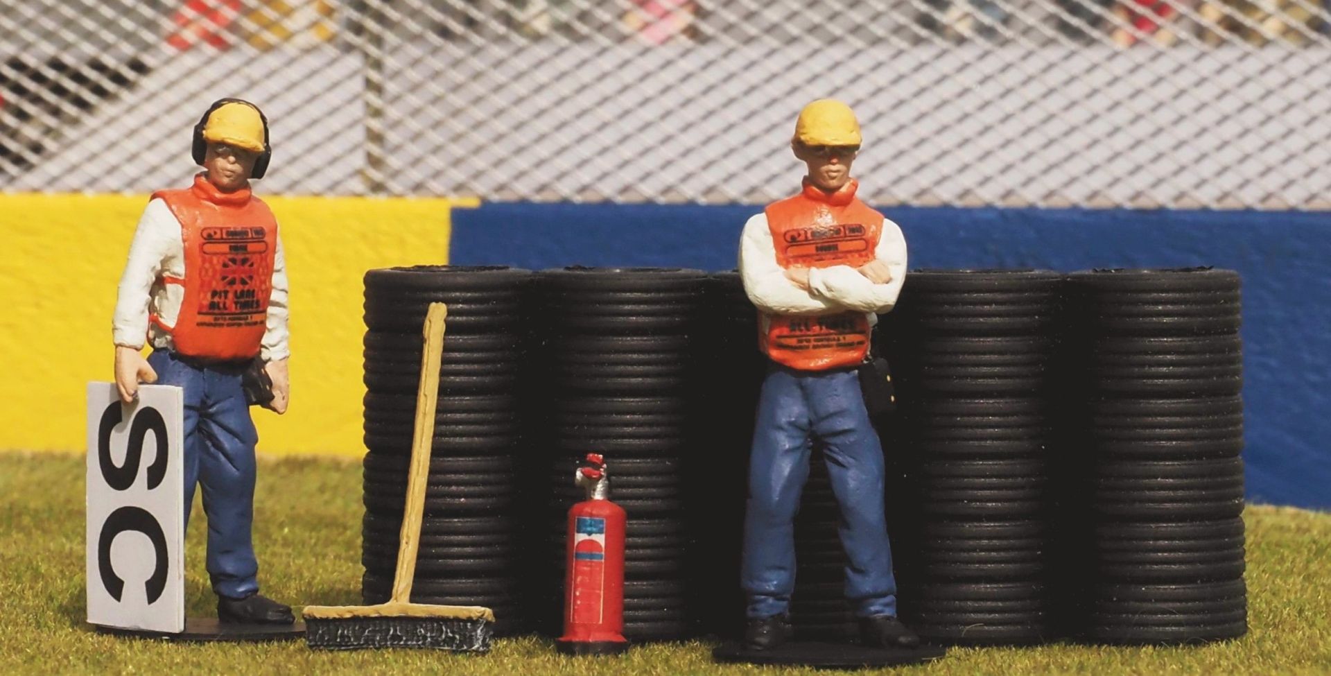 Buying track accessories I Slotracing Studio